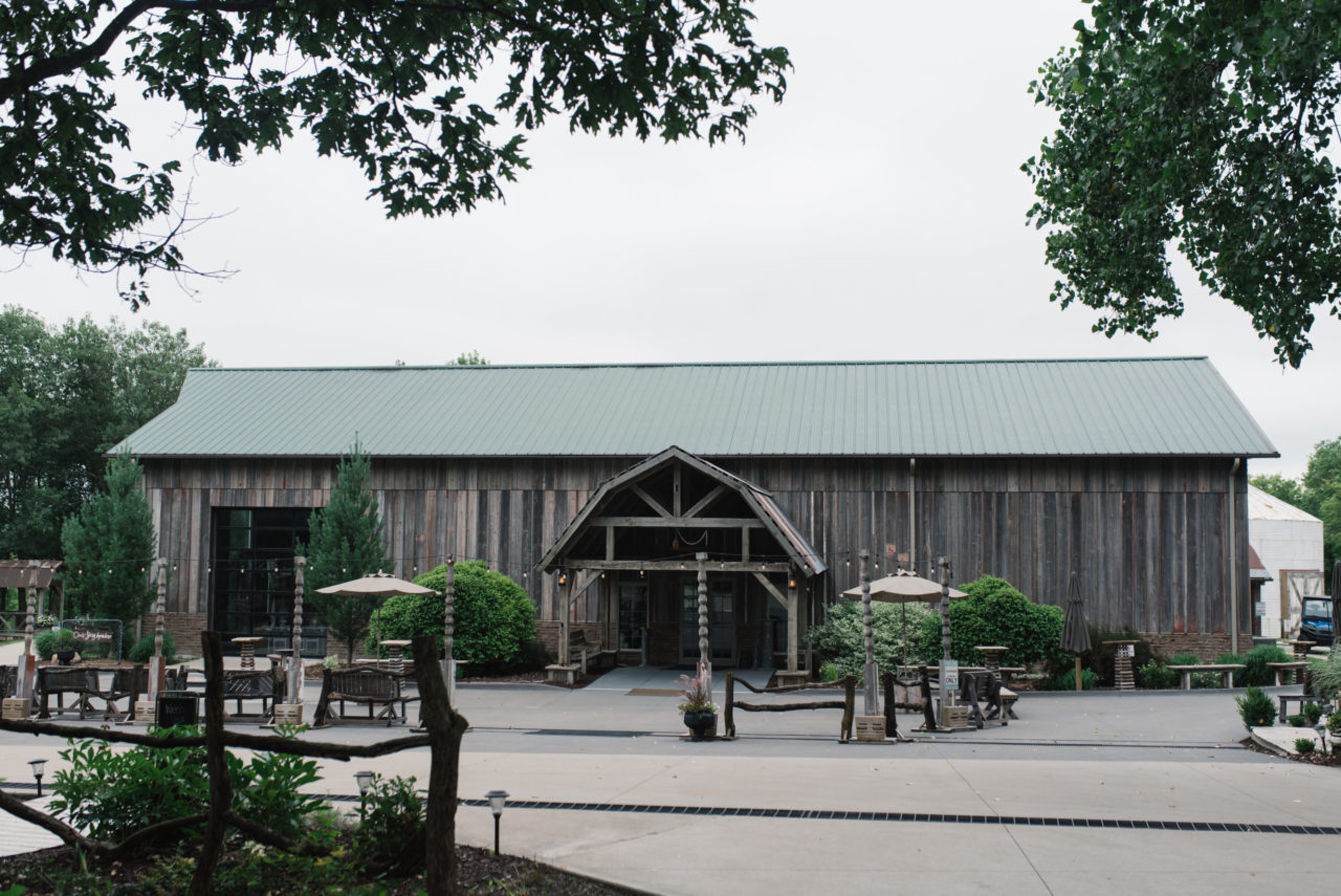 Des Moines Wedding | Barnes Place Wedding Venue | Lauren + Matt ...